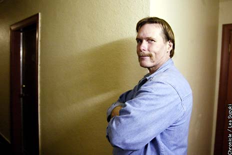 A smile, a kind word and . . . Jim Flowers / Janitor spreads goodwill ...