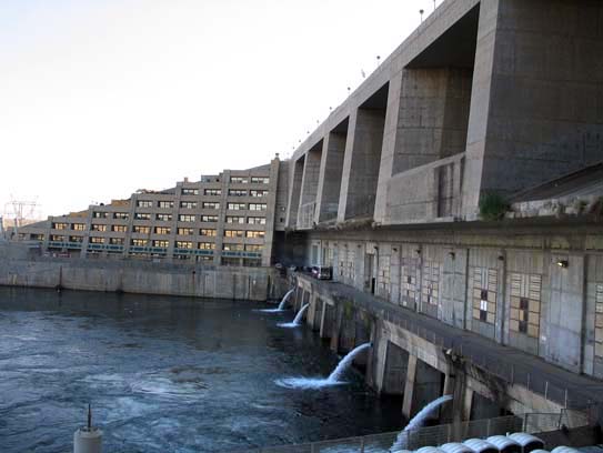 Changing of the guard at Haditha / Fresh Marines face searing heat in Iraq