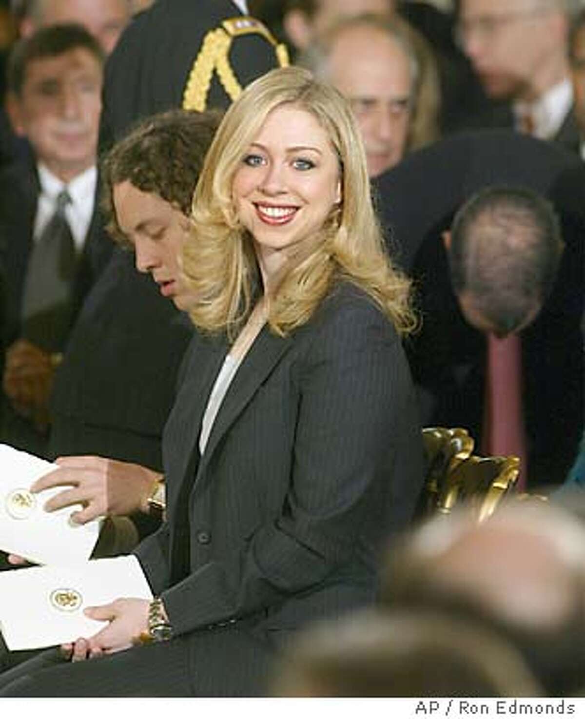 Portrait of a truce: Bush, Clinton chat / Presidential painting brings ...