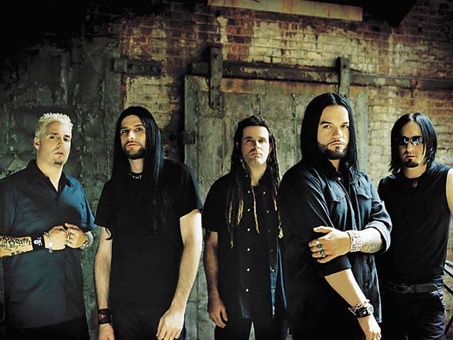 Josey Scott / Saliva singer relishes 'popular outcast' role