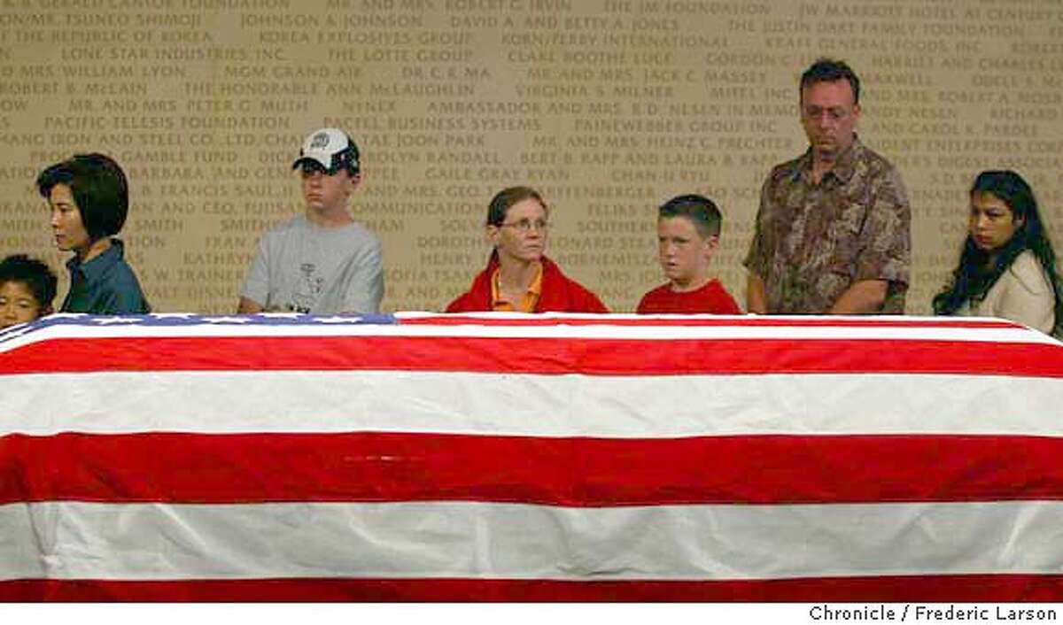 Thousands pay their last respects / CASKET ON VIEW: First act in Simi ...