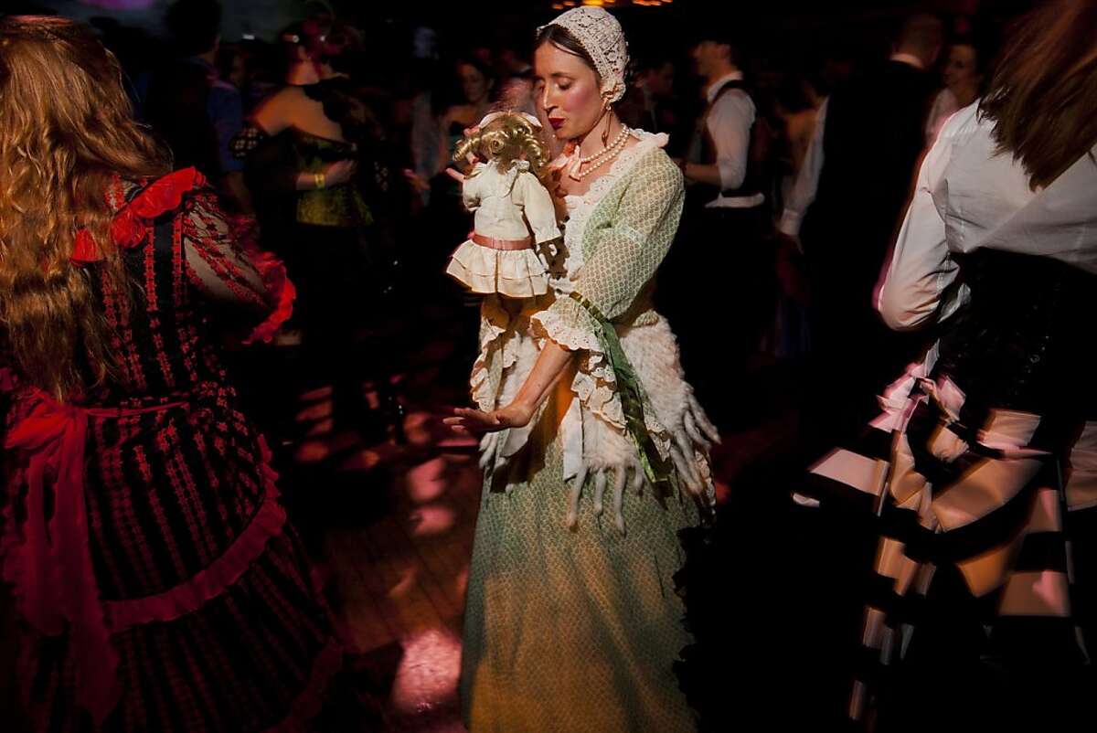 Edwardian Ball in S.F. celebrates in style