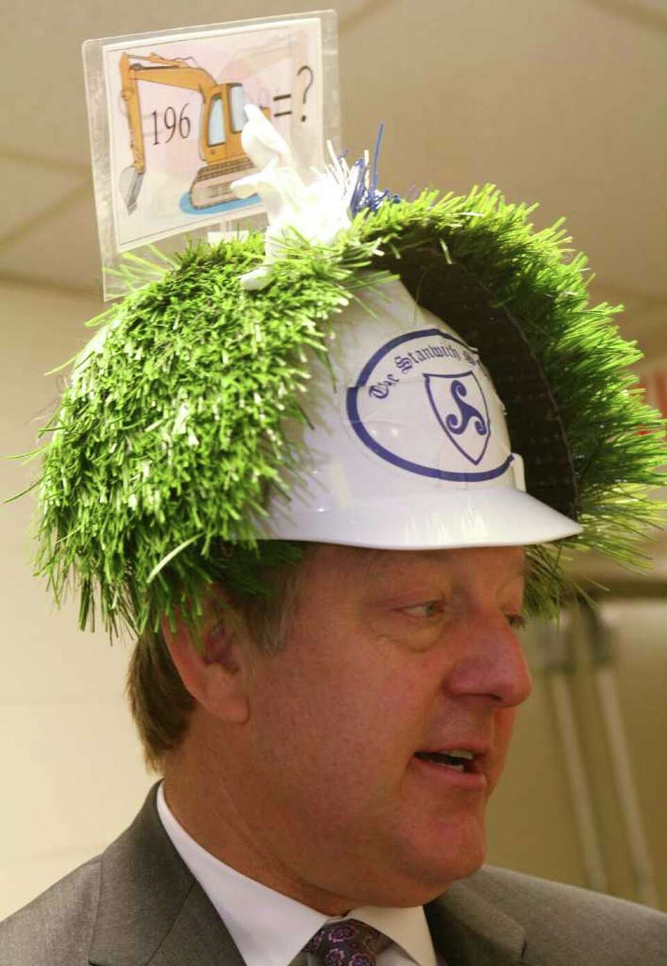 Stanwich School celebrates founding and new field