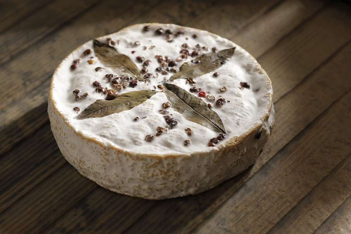 Redwood Hill Farm cousins: Cameo and Camellia