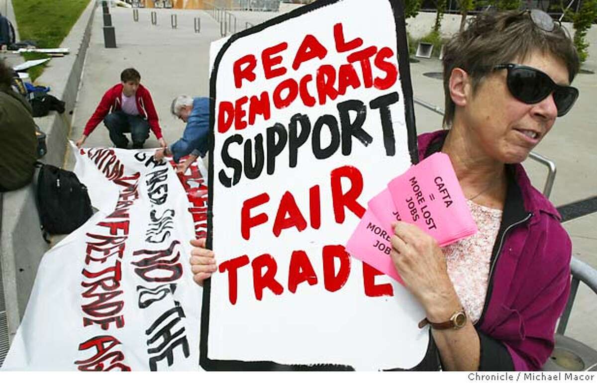 Trade pact signing today / Central America agreement covers U.S., 5 nations