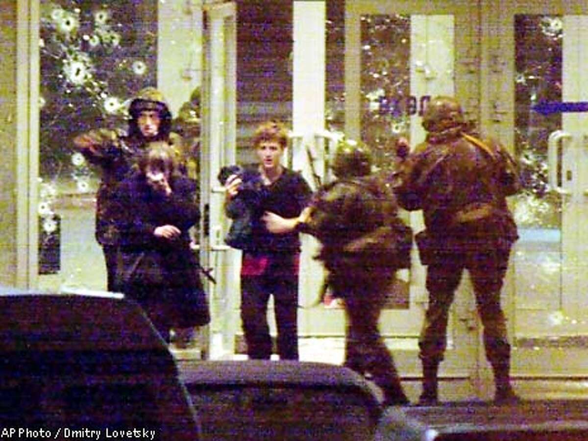 Russia ends theater siege / Troops attack when rebels start killing ...