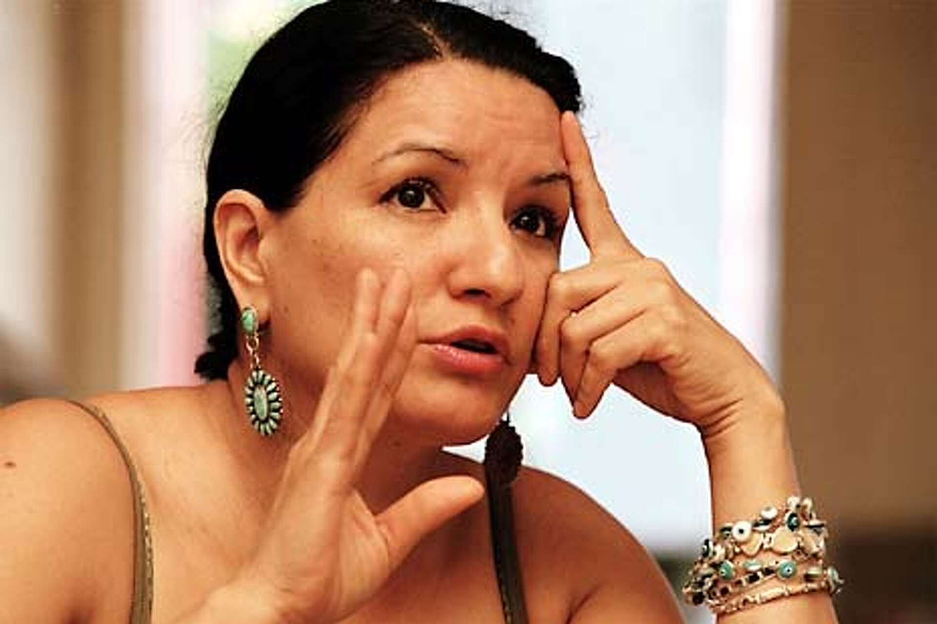 Author traces the many paths of her father's story / Sandra Cisneros ...