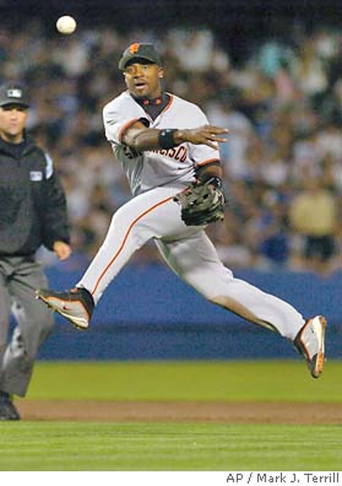 L.A. trips Giants in 12th / Herges gives up game-winning hit