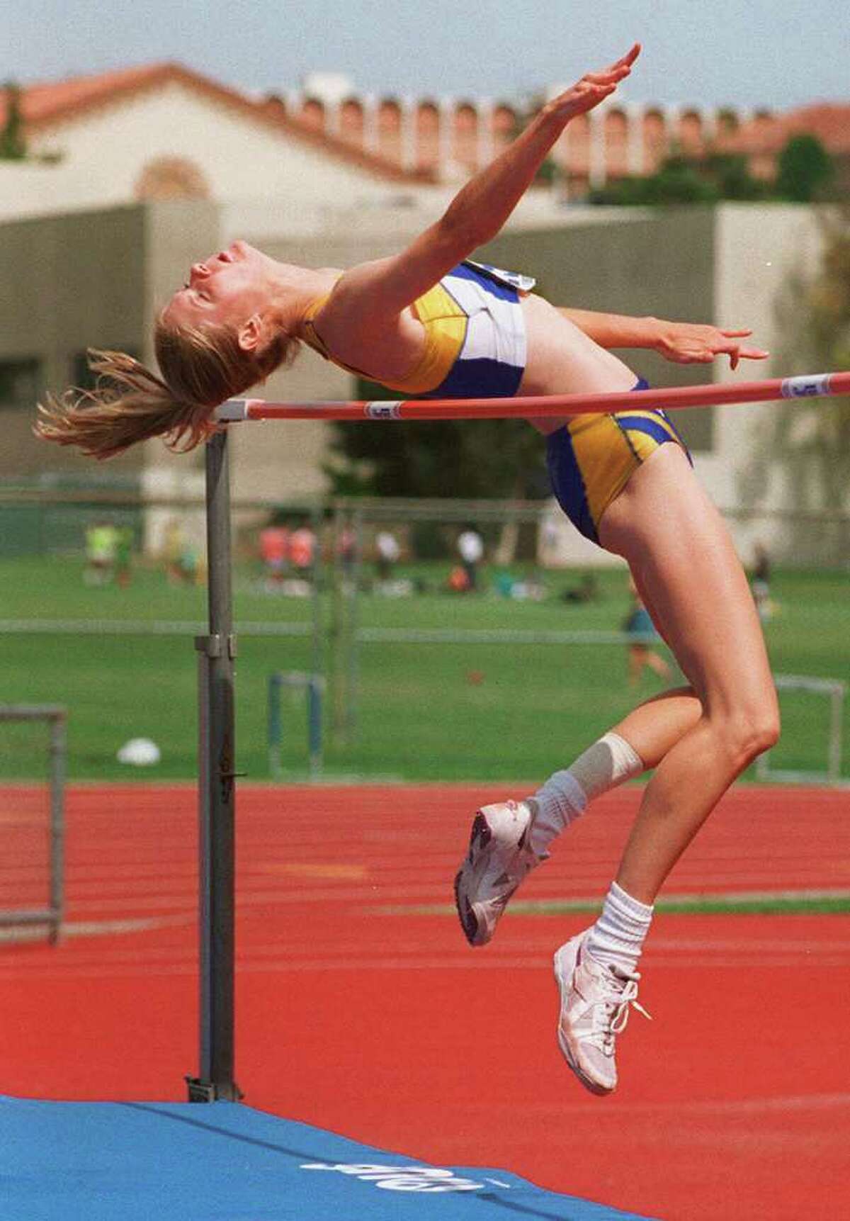 At 36, high-jumper Acuff raising the bar yet again