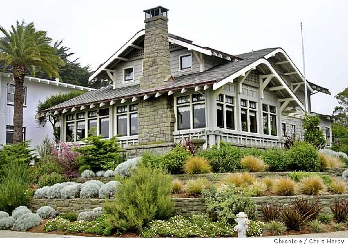 SIGNATURE STYLE / Joseph A. Leonard / Suburbs in the city / Architect's ...