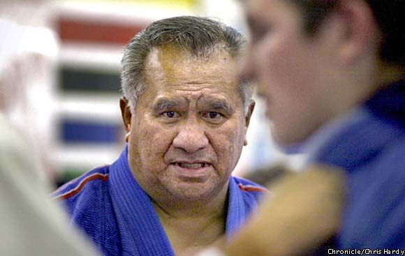 Judo coach fires up blind athletes / Students do well in global tourneys