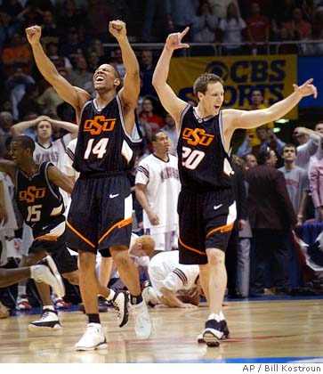 NCAA TOURNAMENT / Two for the show / Lucas' late 3-pointer ends St. Joe ...