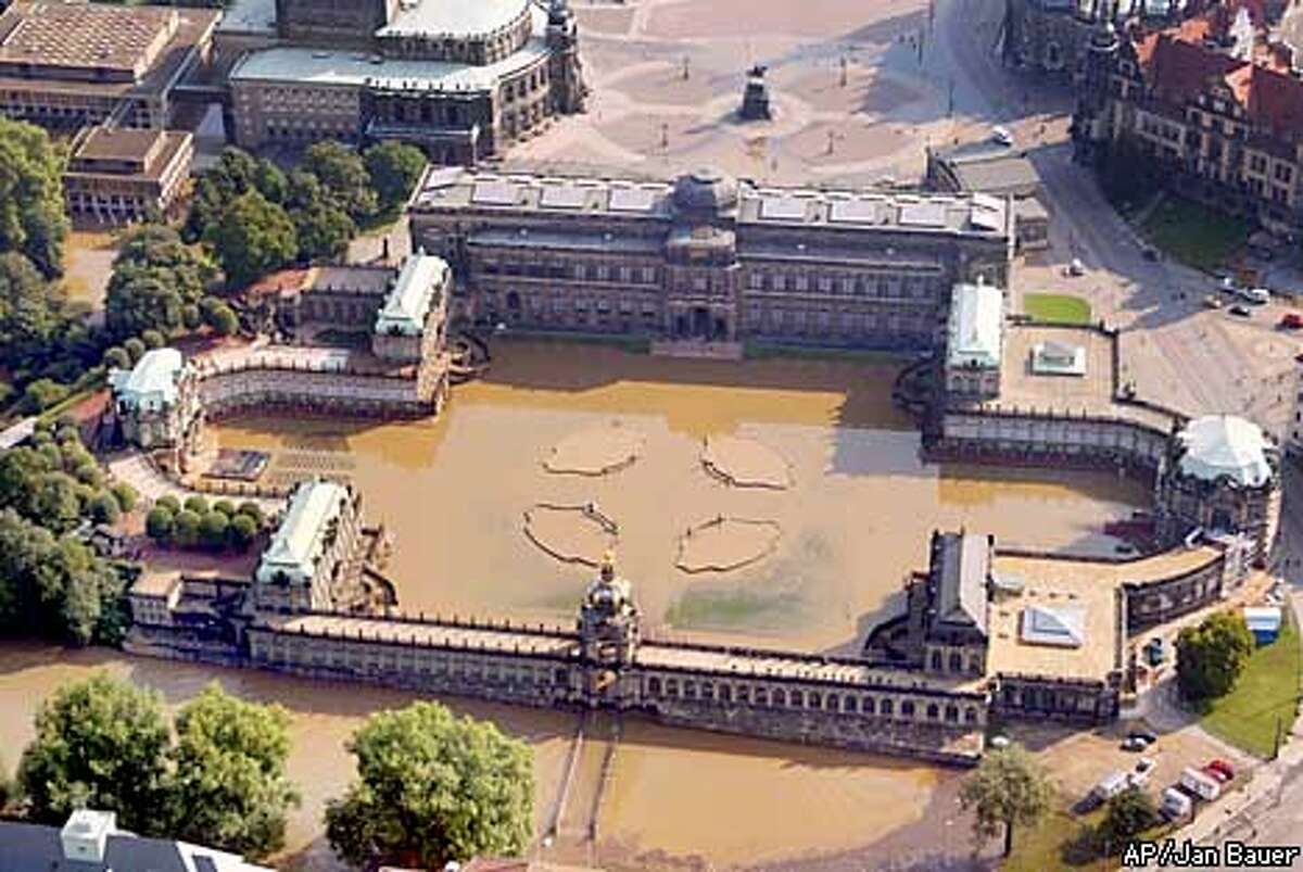 Artwork saved from record high floods / 33,000 evacuated as Elbe ...