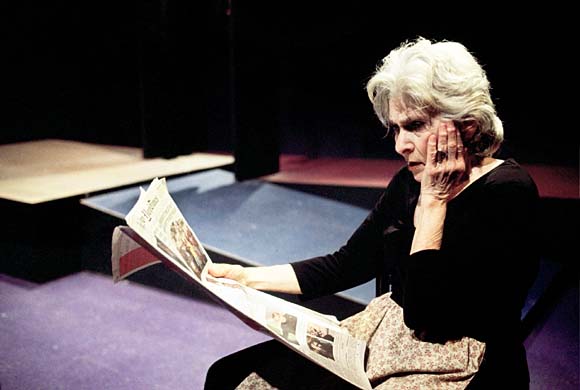 Newman's charm, skills transcend weaknesses in one-woman show