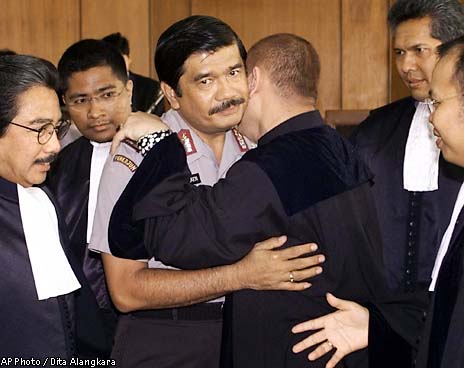 Indonesian cops, soldiers cleared in massacre / East Timor killings ...