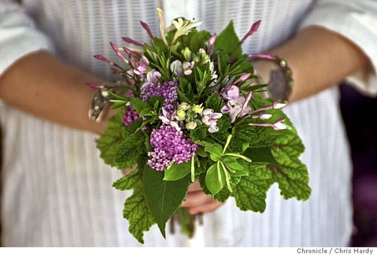 Love notes hidden in flowers / Mother's Day is the perfect time to ...