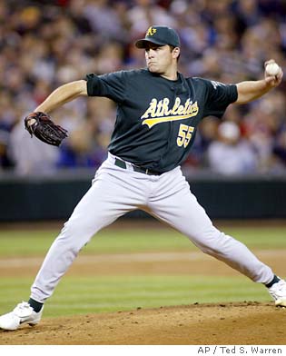 Mariners tip A's on balk in 14th