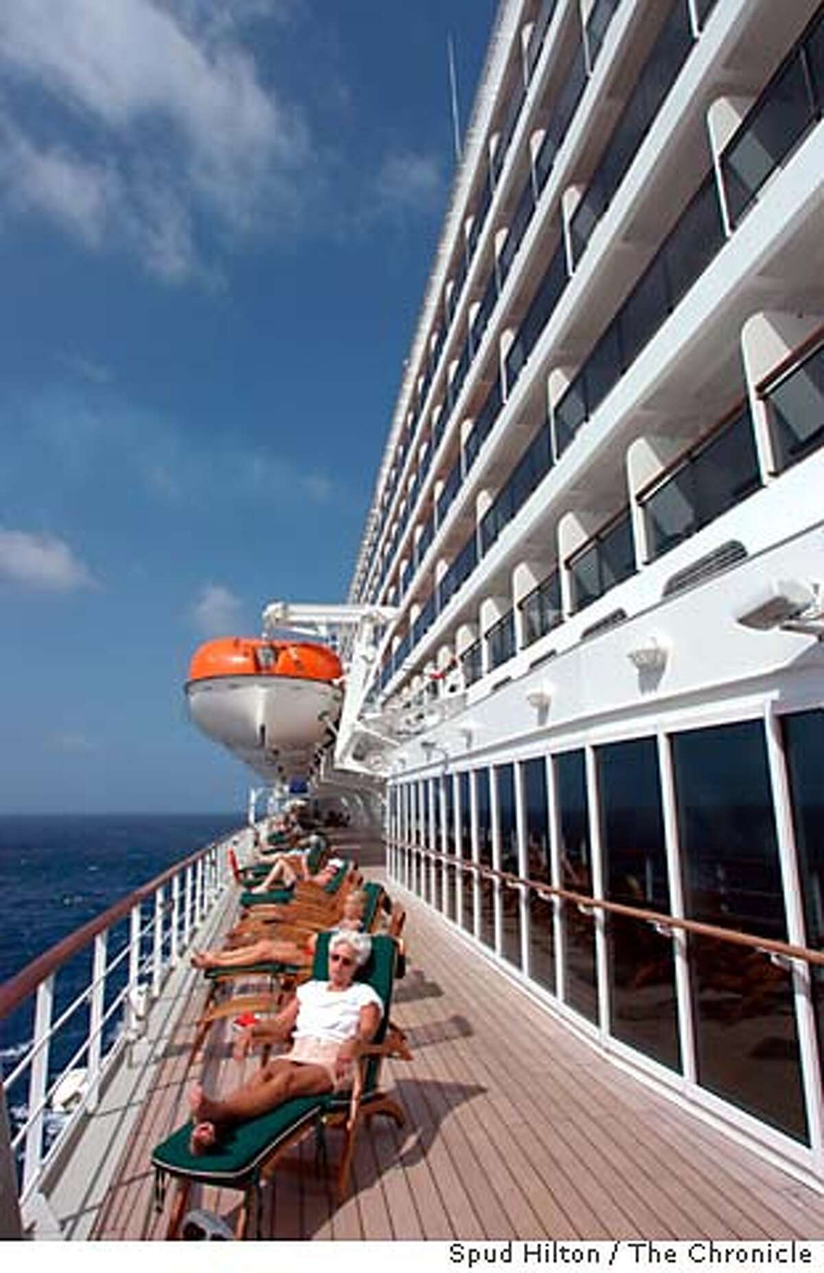 Long lively the Queen / QM2 blends British formality with modern ...