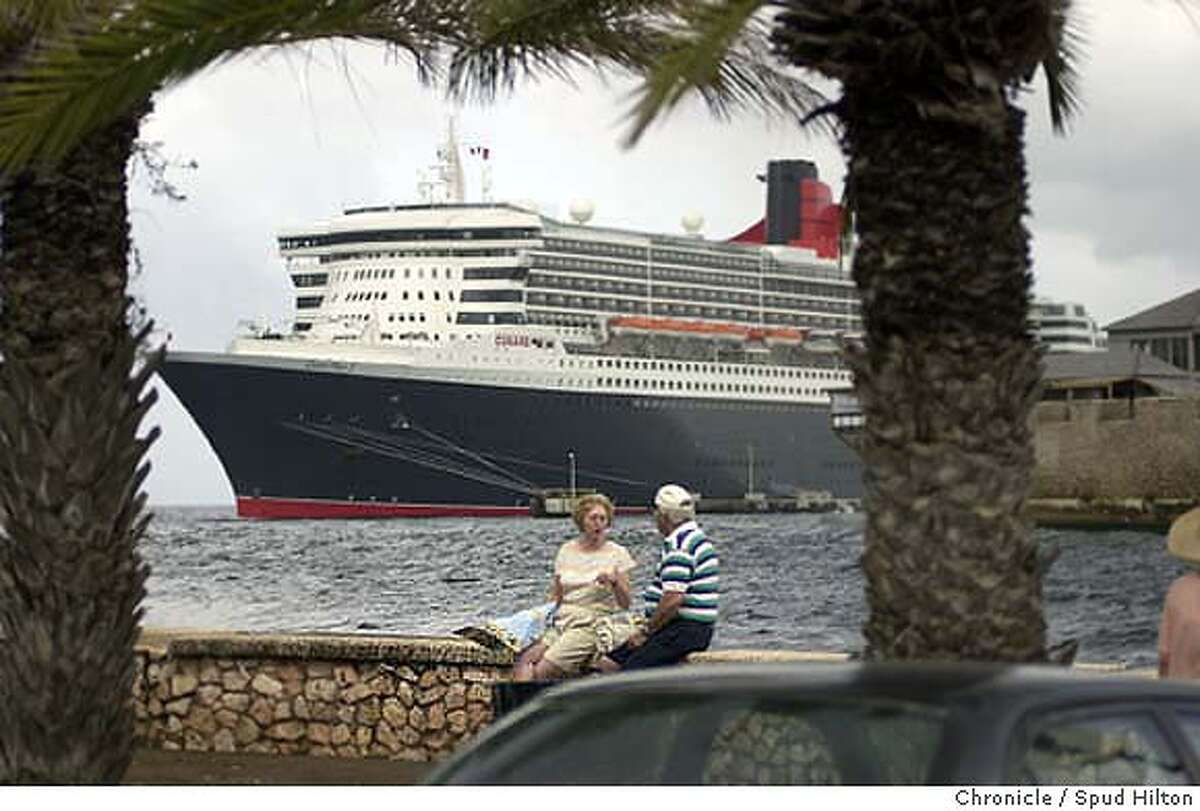 Long lively the Queen / QM2 blends British formality with modern ...