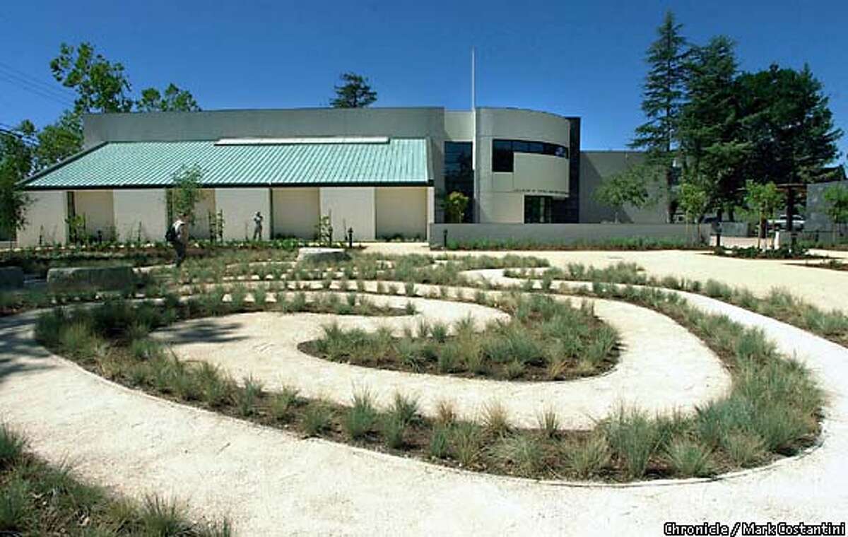 Peanuts fan blankets Sparky's Santa Rosa / Schulz museum a tribute to a ...