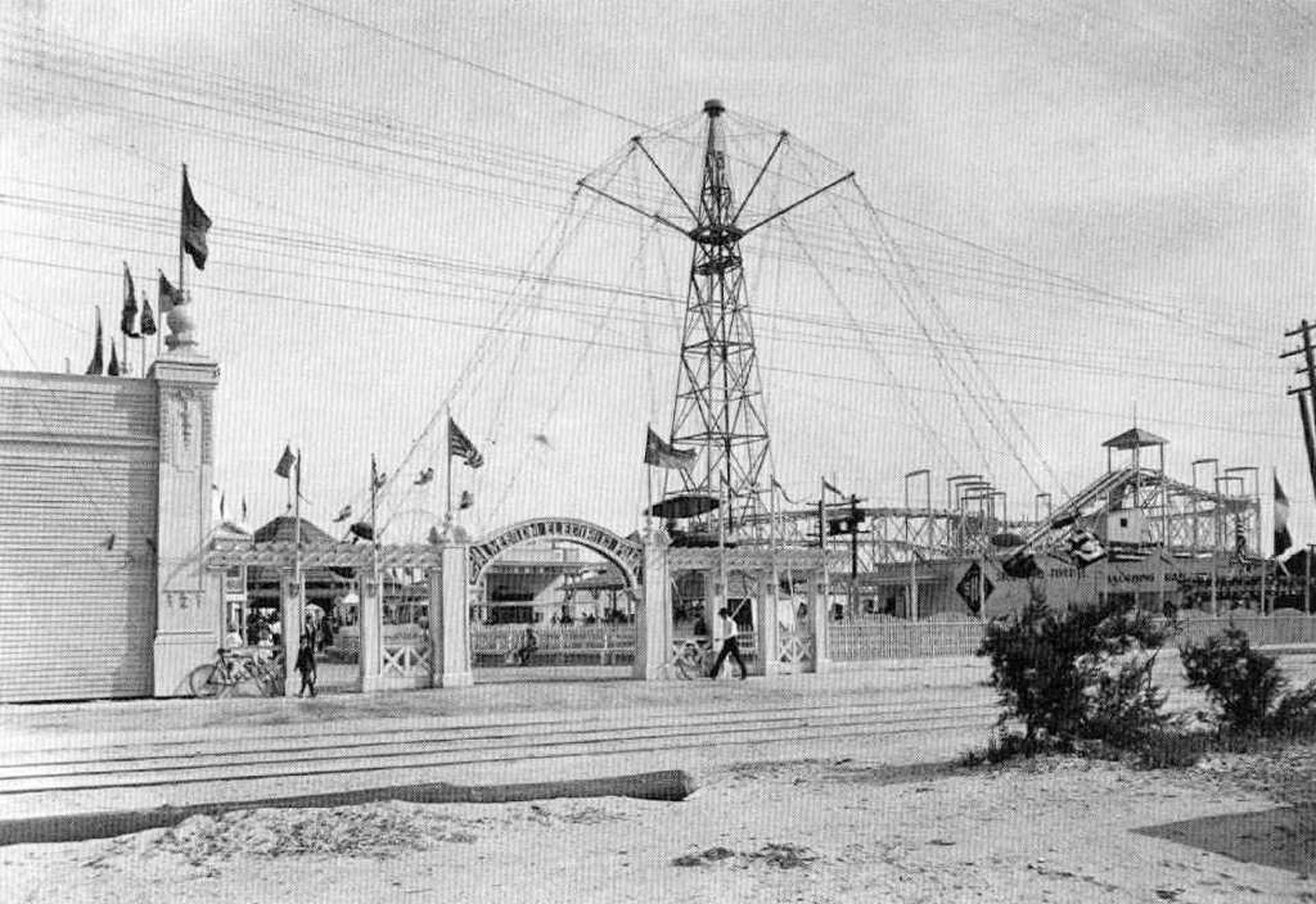 Historic Galveston amusement pier to rise again