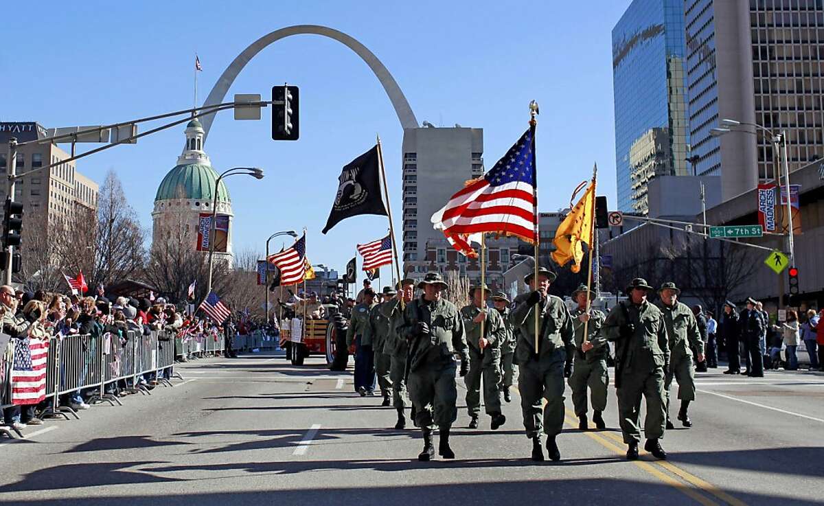 Big crowds honor Iraq veterans in St. Louis parade