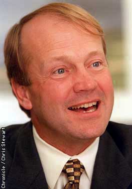 Cisco Stepping Out / Networking firm's CEO ready for Comdex spotlight