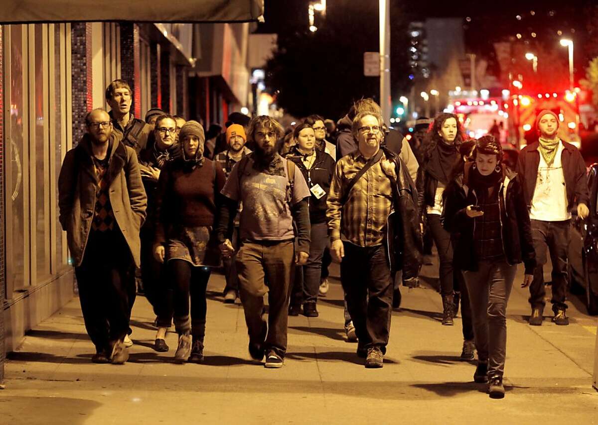 Oakland police, Occupy protesters clash - 100 held