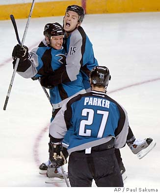 Sharks goalie Nabokov makes parents proud