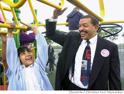 Oakland schools chief has bodyguard