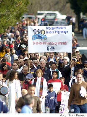 Prayers for end to strike / Demonstrators ask Safeway's CEO to resume talks