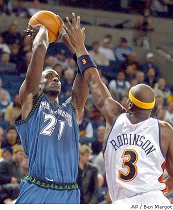 Dampier shines in Warriors' shocker