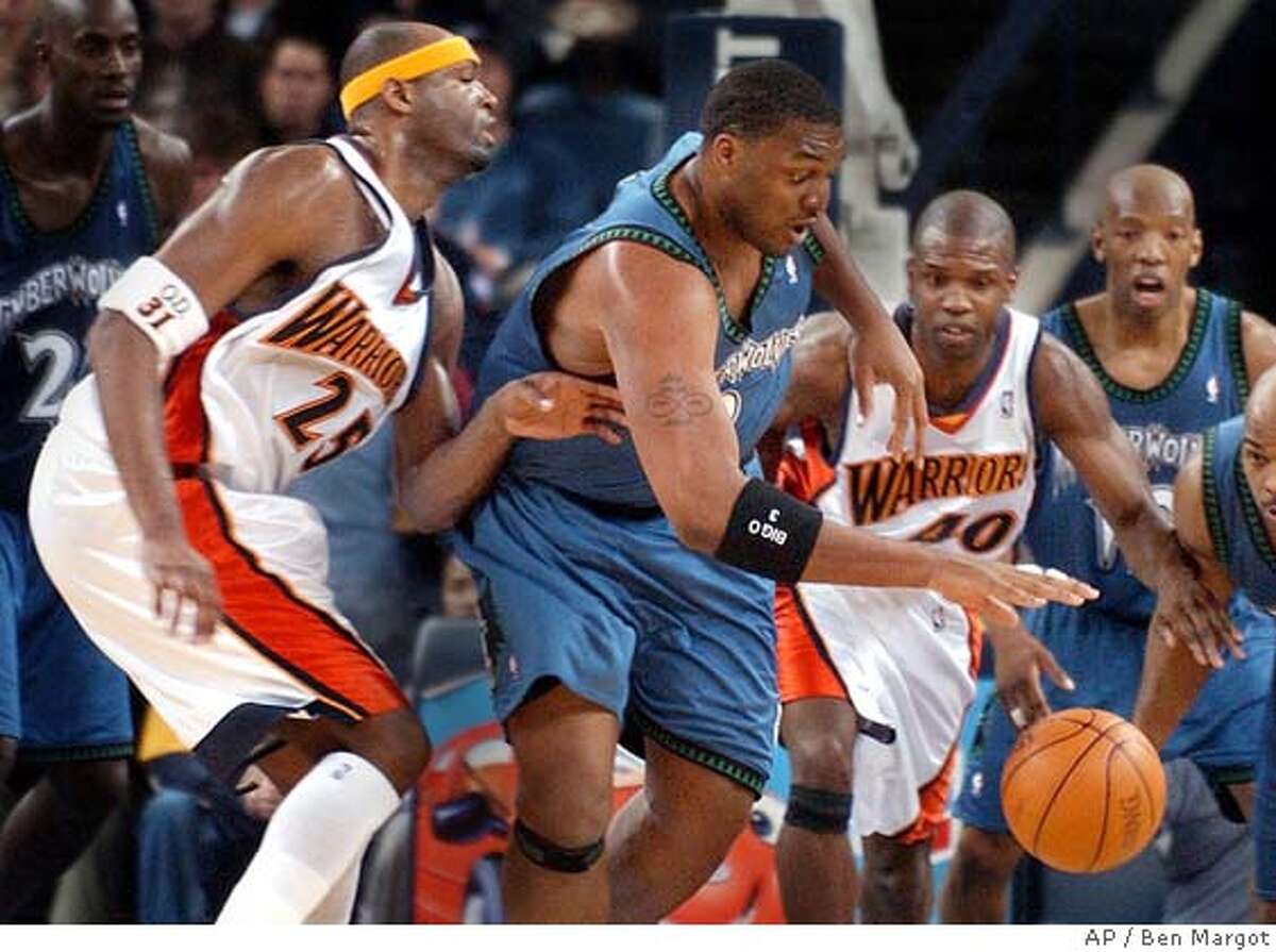 Dampier shines in Warriors' shocker