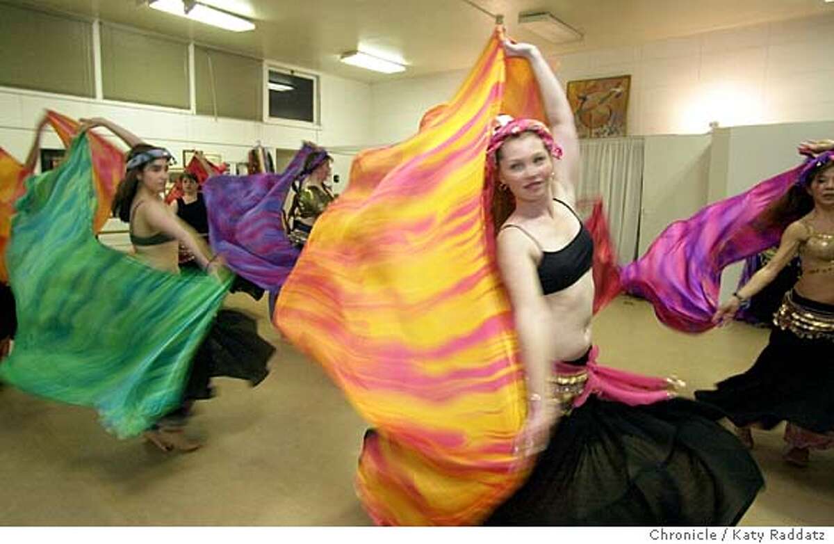 Professionals take the stage in belly dancing / Rakkasah Festival attracts all ages and shapes