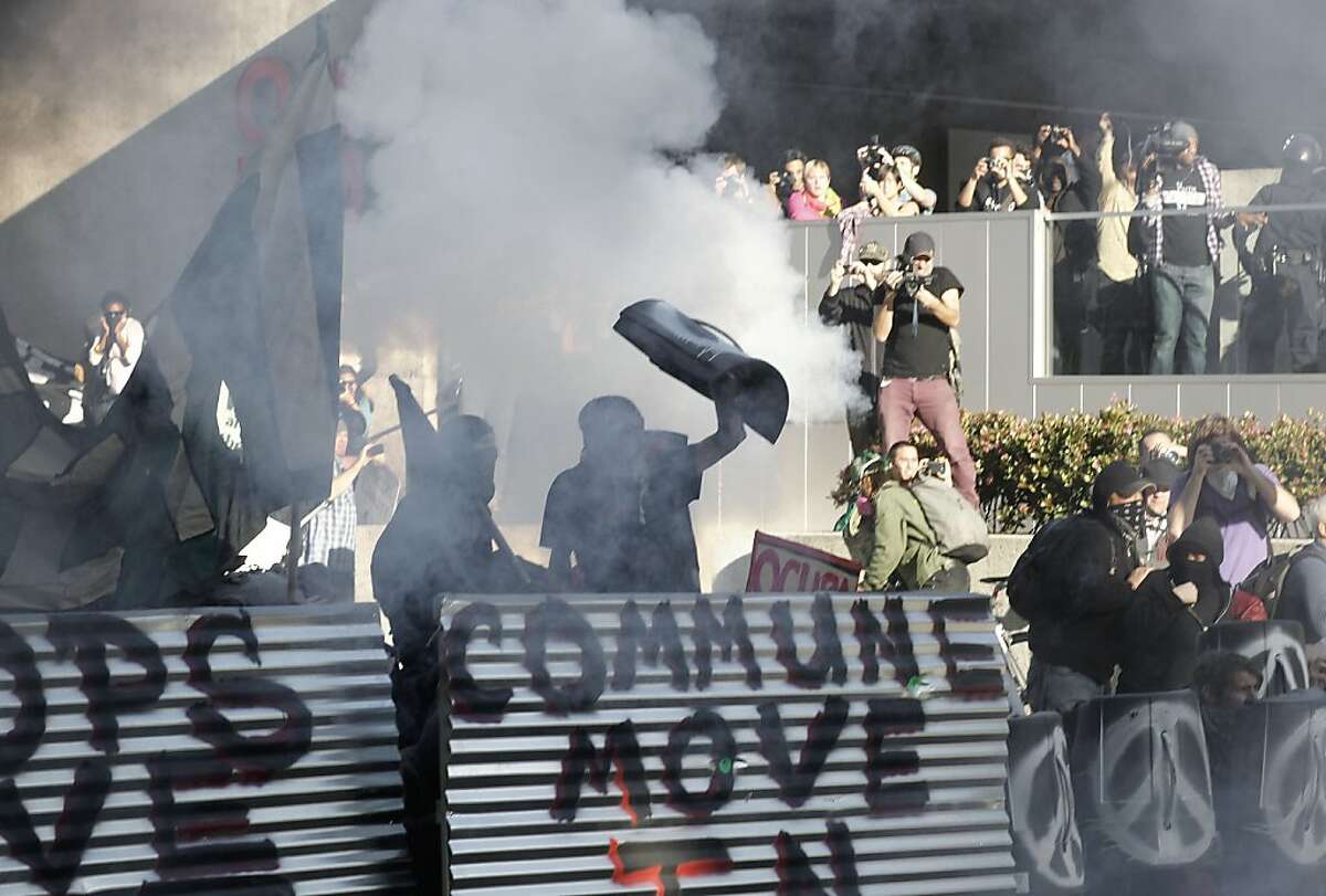 Occupy Oakland protesters split over violence