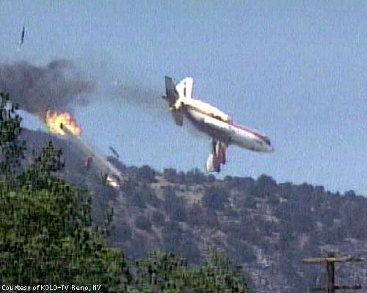 Fatal crash of air tanker battling fire in the Sierra / 3 crew members ...