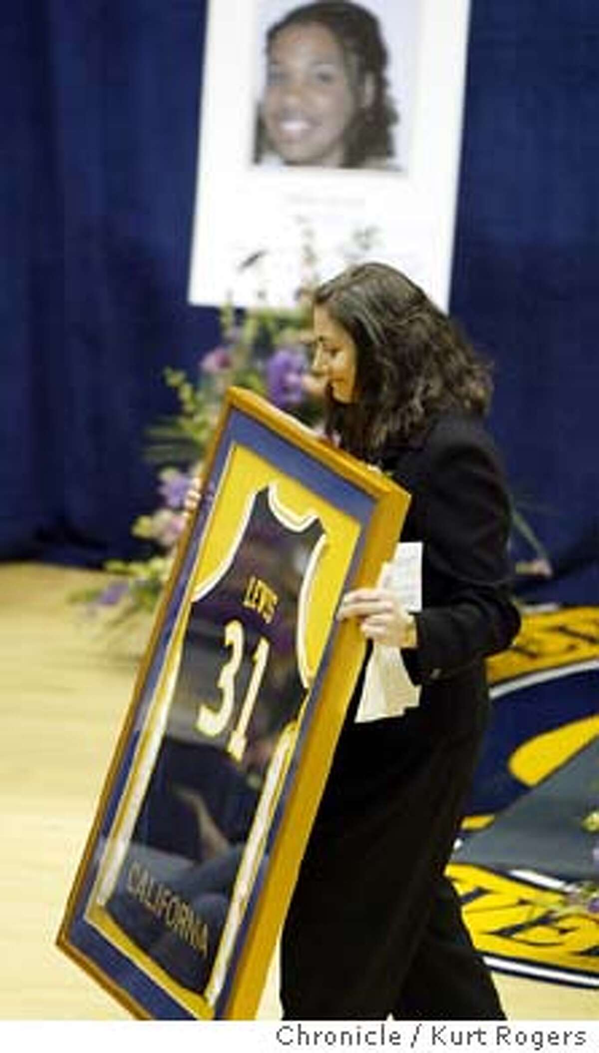 An outpouring of emotion / 1,000 people gather at Haas to remember Cal ...