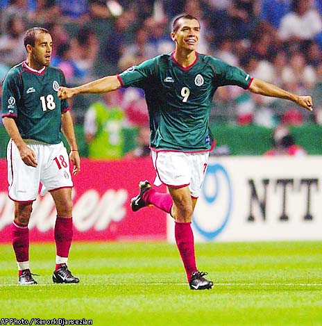 GROUP G / Italy staves off disaster with tie