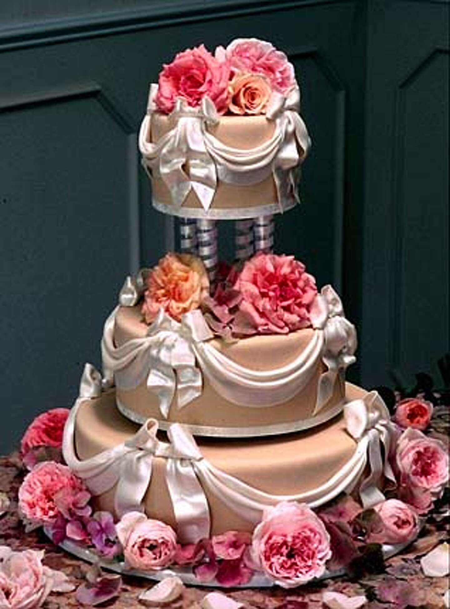 RECEPTION / Sugar High / Cake tasting with a cake addict