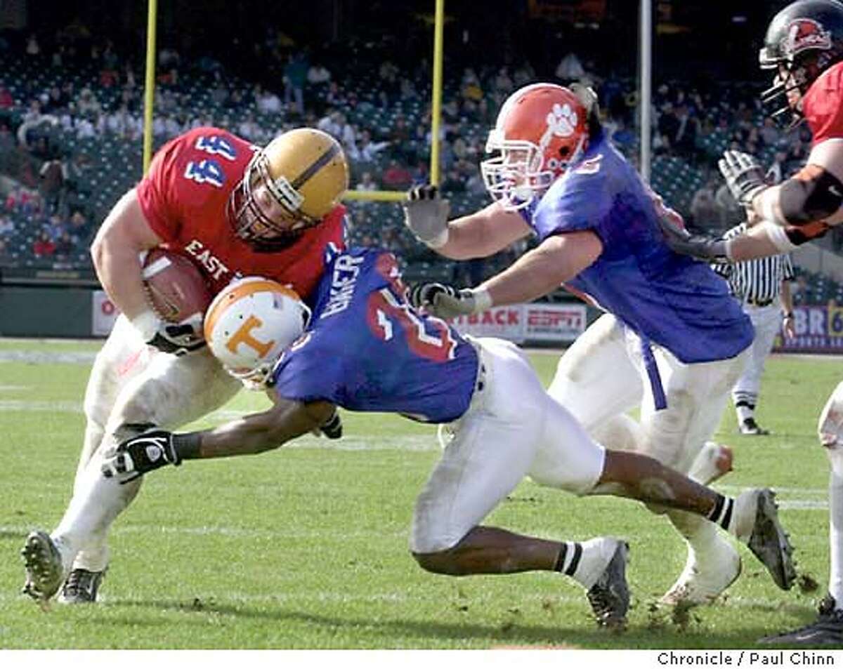 West QBs have their way / Dinwiddie, stout defense spark rout