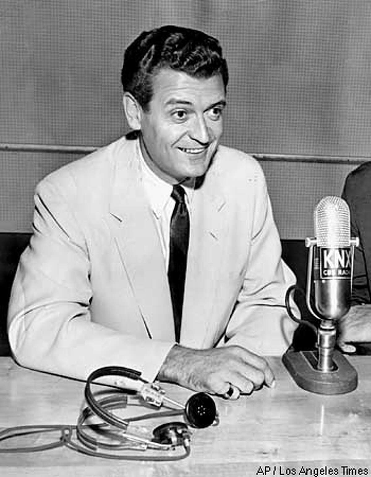 CHICK HEARN 1916-2002 / Distinguished voice of Lakers silenced