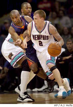 Claxton helps Warriors survive