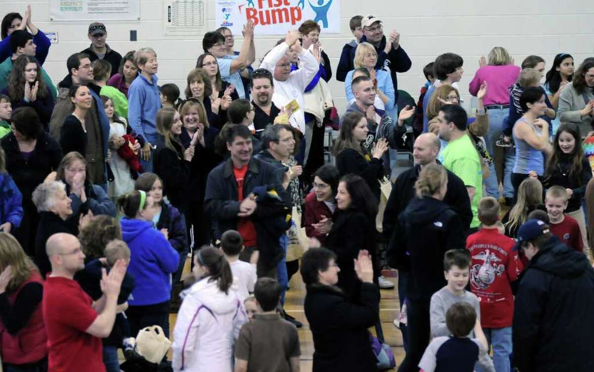 Photos: Fist bump record