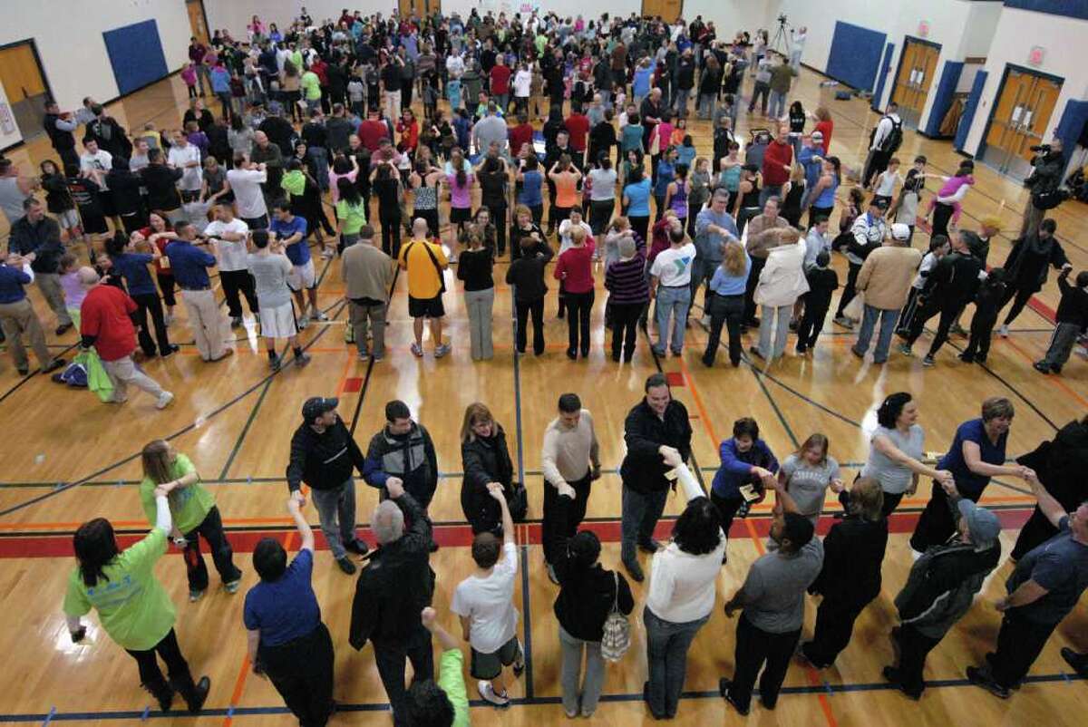 Photos: Fist bump record