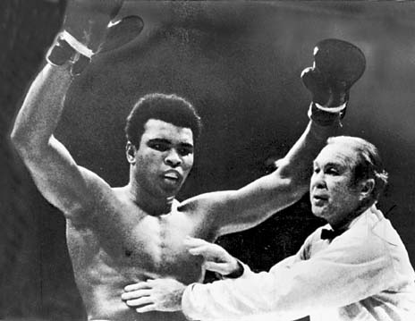 Stronger than fiction / Sticking to the truth in 'Ali' pays off for ...