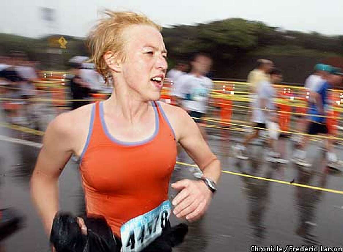 Soggy S.F. sprint / Raindrops couldn't dampen the Bay to Breakers mania