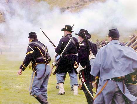 RECREATION / Reenacting Civil War at Duncans Mills / 6,000 spectators ...