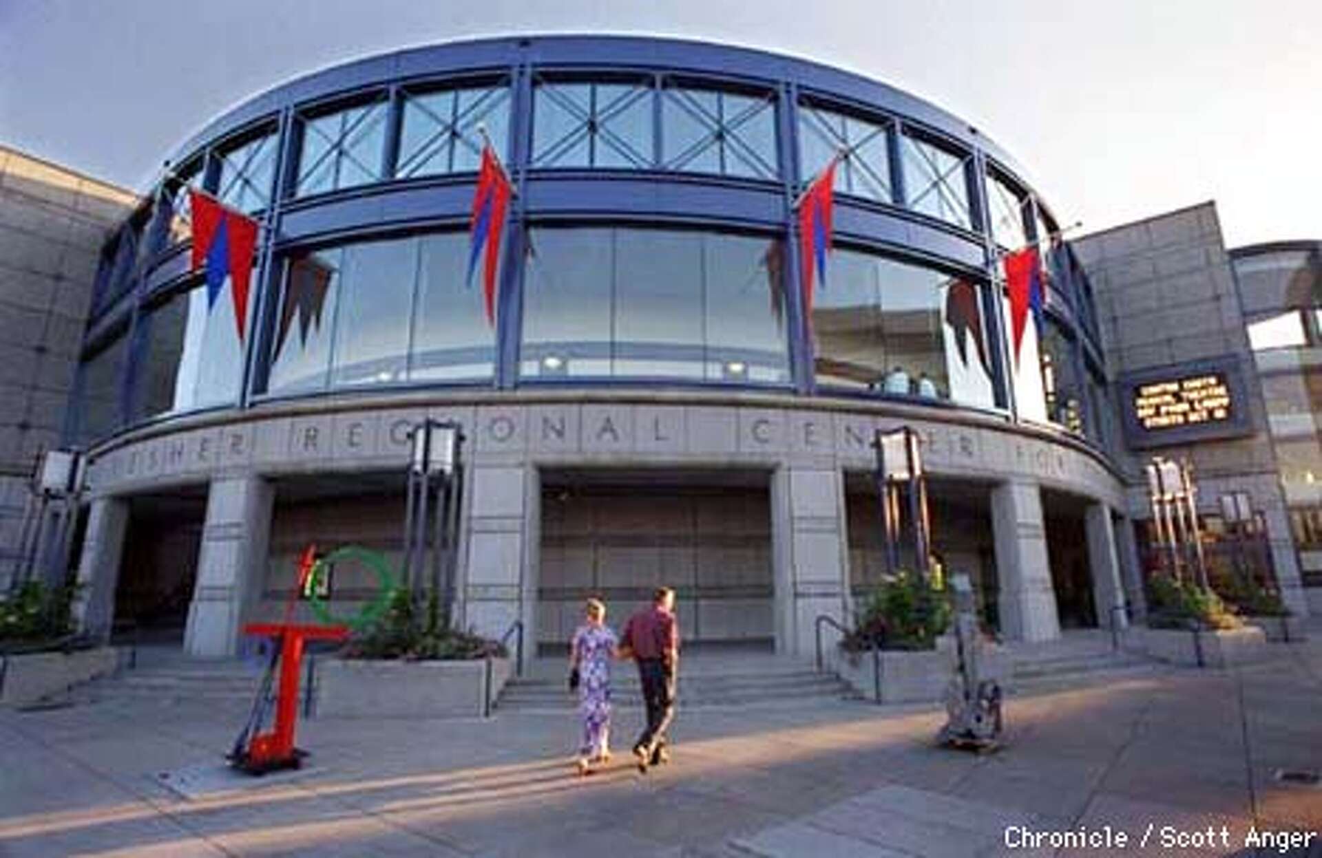 Good Place To Raise The Curtain / Contra Costa theater scene booms