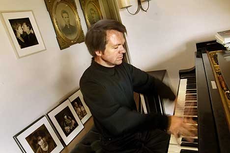 Playing for the love of music / Scientist, photographer in prestigious ...