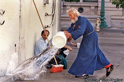 A Street-Level Ministry in S.F. / Priest focuses on feeding the ...